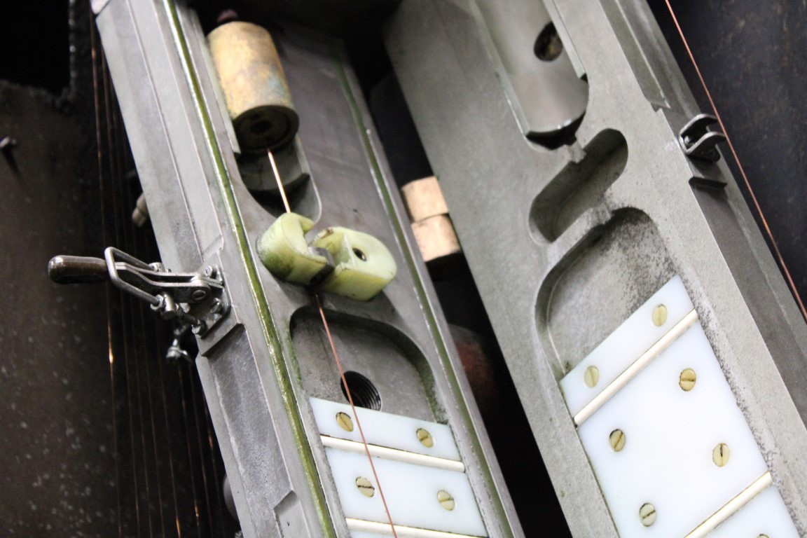 NIEHOFF 8 РУЧЬЕВАЯ ВОЛОЧИЛЬНАЯ МАШИНА 0,20 - 0,50 мм, МОДЕЛЬ MMH101